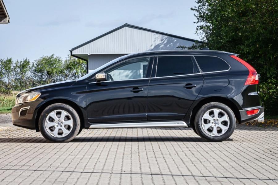 Black Volvo XC60 2011 in Riga, with an engine capacity of 2.40 L and mileage of 245 thousand km for 9790 €, photo 31 on AUTOMOTO.COM.LV