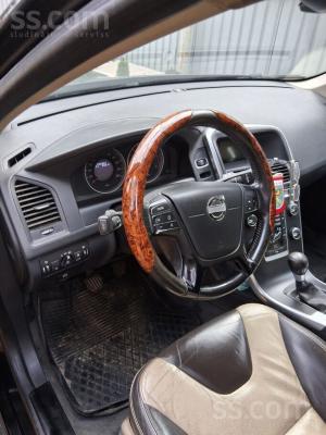 Black Volvo XC60 2011 in Rezekne, with an engine capacity of 2.00 L and mileage of 337 thousand km for 5900 €, photo 12 on AUTOMOTO.COM.LV