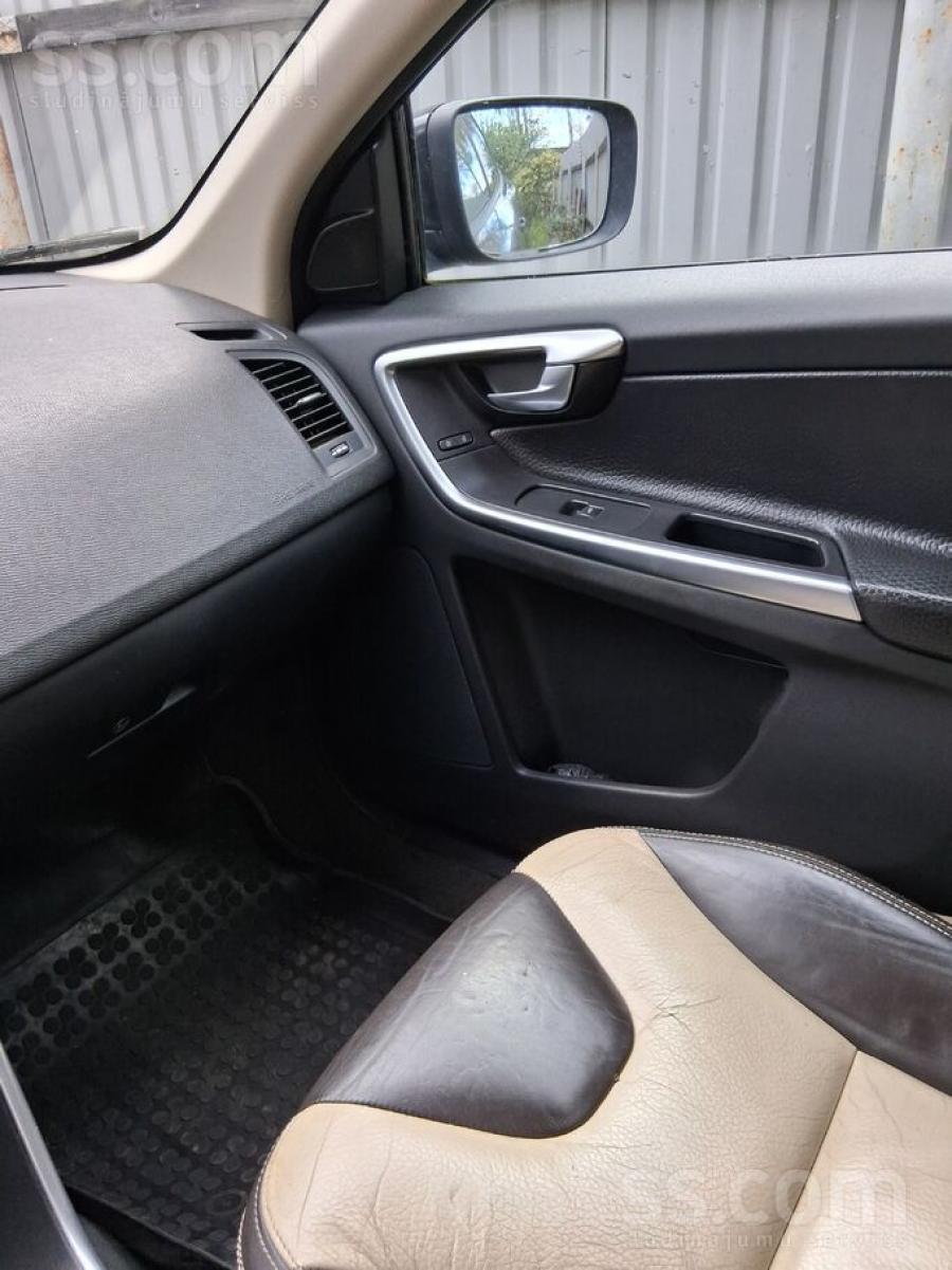 Black Volvo XC60 2011 in Rezekne, with an engine capacity of 2.00 L and mileage of 337 thousand km for 5900 €, photo 15 on AUTOMOTO.COM.LV
