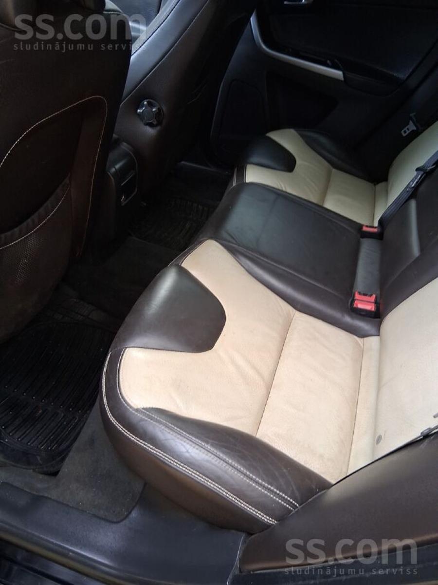 Black Volvo XC60 2011 in Rezekne, with an engine capacity of 2.00 L and mileage of 337 thousand km for 5900 €, photo 16 on AUTOMOTO.COM.LV