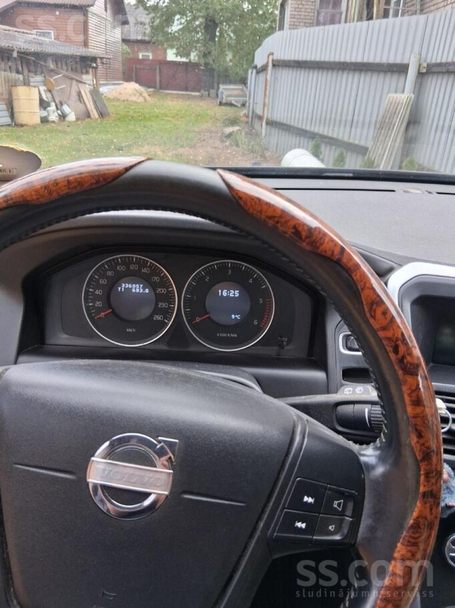 Black Volvo XC60 2011 in Rezekne, with an engine capacity of 2.00 L and mileage of 337 thousand km for 5900 €, photo 18 on AUTOMOTO.COM.LV