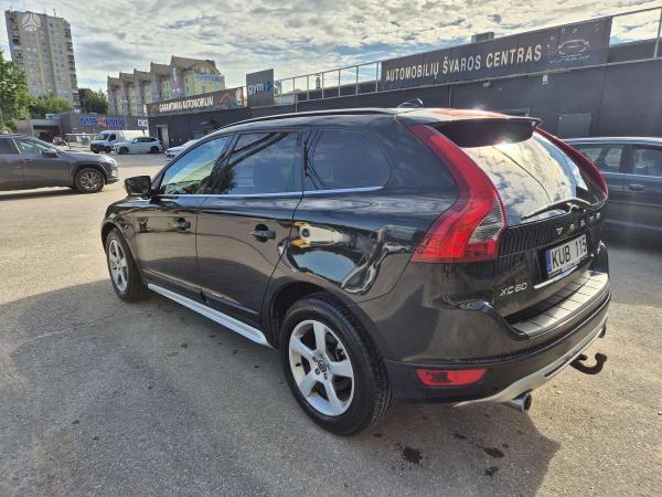 Black Volvo XC60 2011 in Vilnius, with an engine capacity of 2.40 L and mileage of 290 thousand km for 10000 €, photo 4 on AUTOMOTO.COM.LV