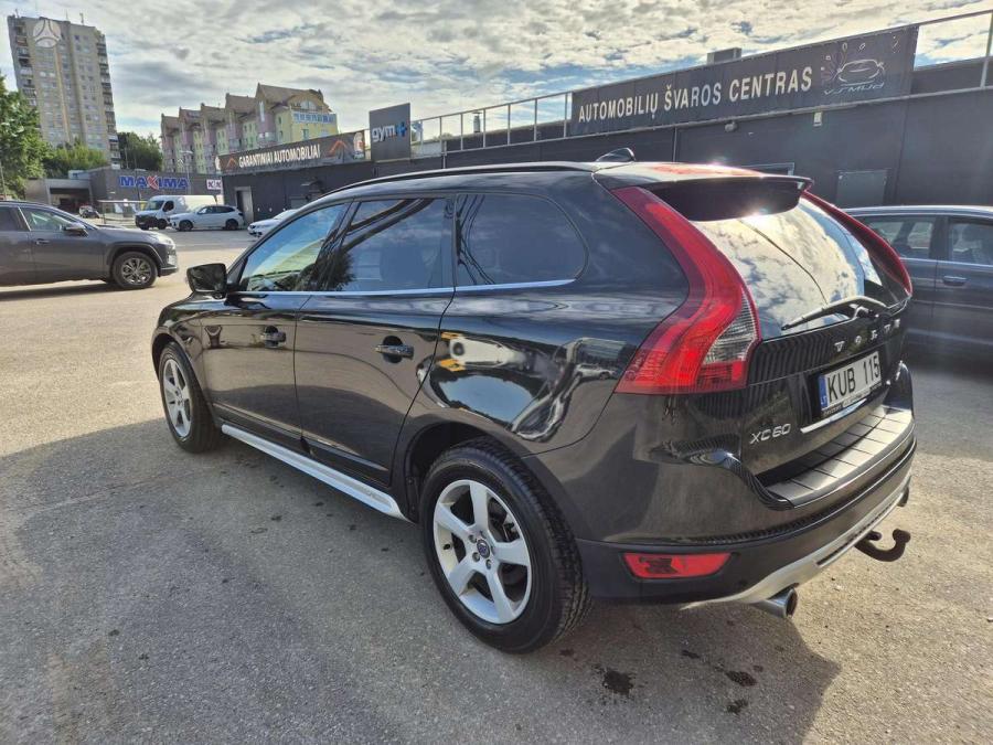 Melns Volvo XC60 2011 Viļņa, ar dzinēja tilpumu 2.40 L un nobraukumu 290 tūkst. km par 10000 €, foto 5 vietnē AUTOMOTO.COM.LV