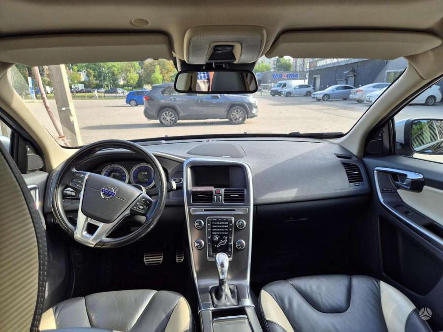 Melns Volvo XC60 2011 Viļņa, ar dzinēja tilpumu 2.40 L un nobraukumu 290 tūkst. km par 10000 €, foto 6 vietnē AUTOMOTO.COM.LV
