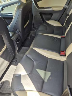 Melns Volvo XC60 2011 Viļņa, ar dzinēja tilpumu 2.40 L un nobraukumu 290 tūkst. km par 10000 €, foto 8 vietnē AUTOMOTO.COM.LV