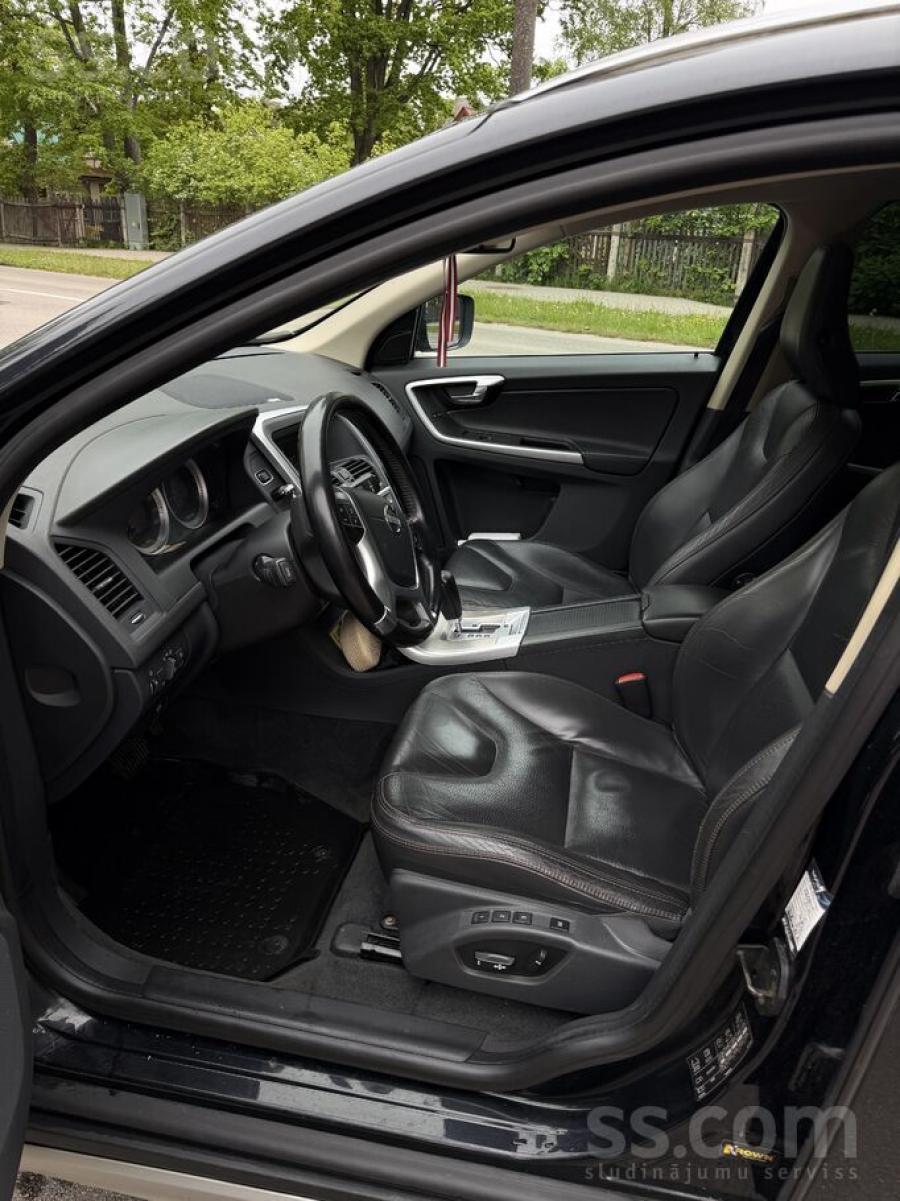 Melns Volvo XC60 2011 Rīga, ar dzinēja tilpumu 2.40 L un nobraukumu 226 tūkst. km par 9800 €, foto 6 vietnē AUTOMOTO.COM.LV