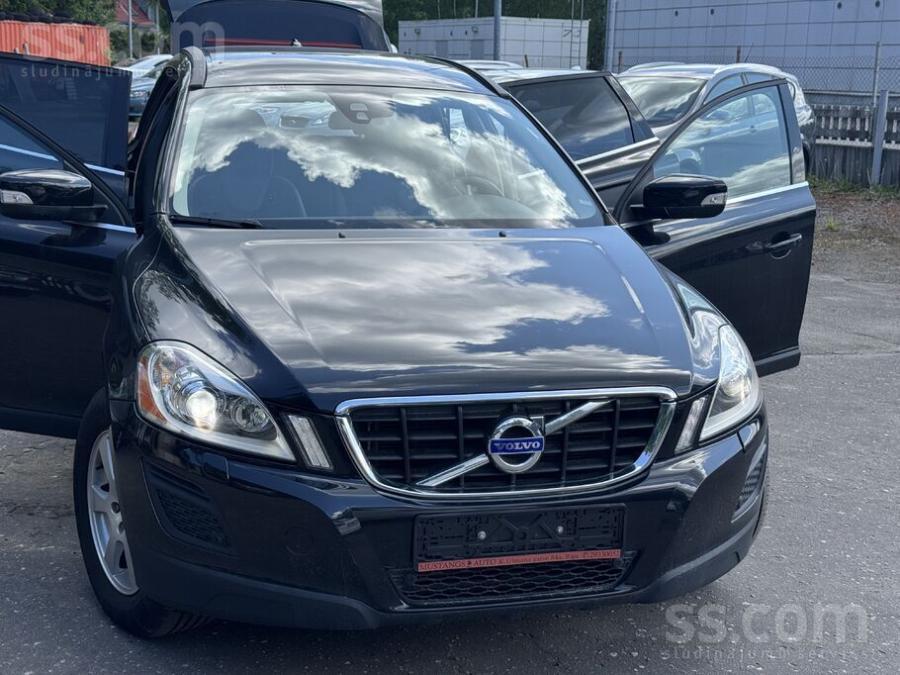 Melns Volvo XC60 2011 Rīga, ar dzinēja tilpumu 2.00 L un nobraukumu 207 tūkst. km par 7950 €, foto 1 vietnē AUTOMOTO.COM.LV