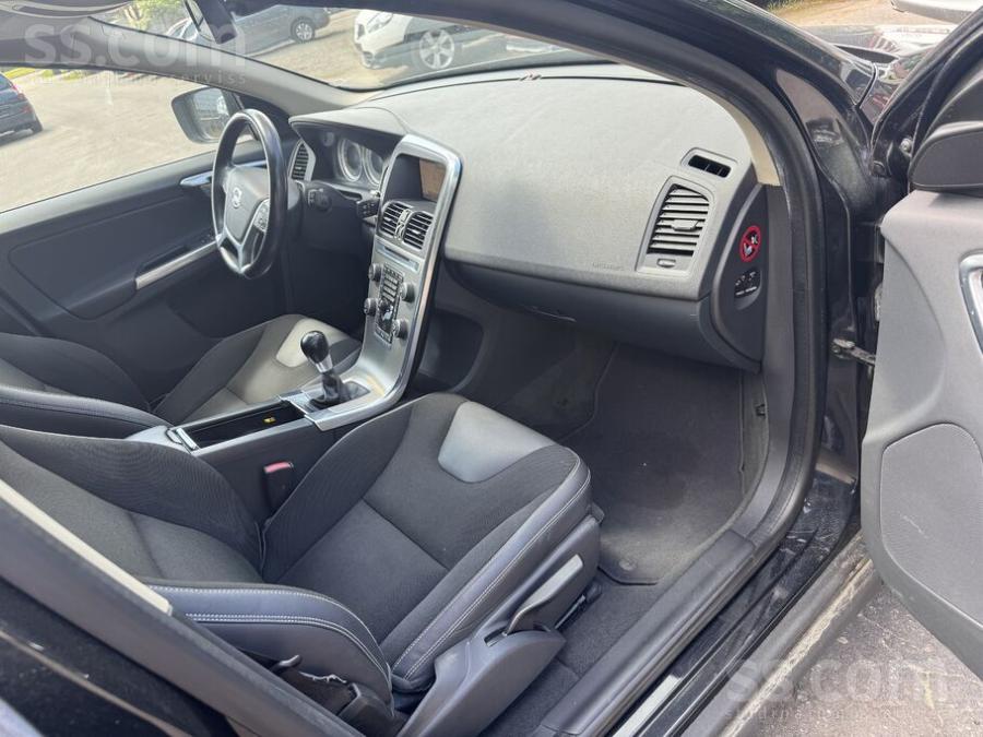 Melns Volvo XC60 2011 Rīga, ar dzinēja tilpumu 2.00 L un nobraukumu 207 tūkst. km par 7950 €, foto 10 vietnē AUTOMOTO.COM.LV