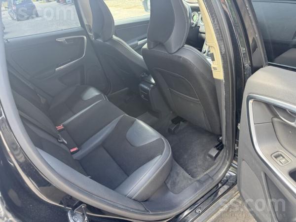 Black Volvo XC60 2011 in Riga, with an engine capacity of 2.00 L and mileage of 207 thousand km for 7950 €, photo 10 on AUTOMOTO.COM.LV