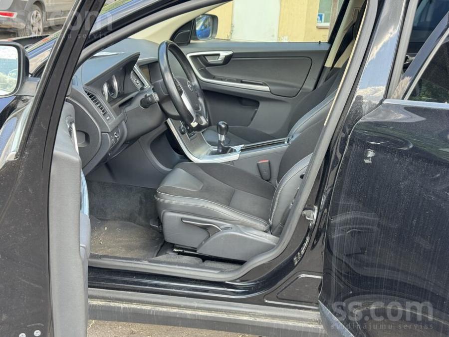 Melns Volvo XC60 2011 Rīga, ar dzinēja tilpumu 2.00 L un nobraukumu 207 tūkst. km par 7950 €, foto 19 vietnē AUTOMOTO.COM.LV