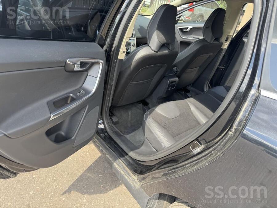 Melns Volvo XC60 2011 Rīga, ar dzinēja tilpumu 2.00 L un nobraukumu 207 tūkst. km par 7950 €, foto 22 vietnē AUTOMOTO.COM.LV