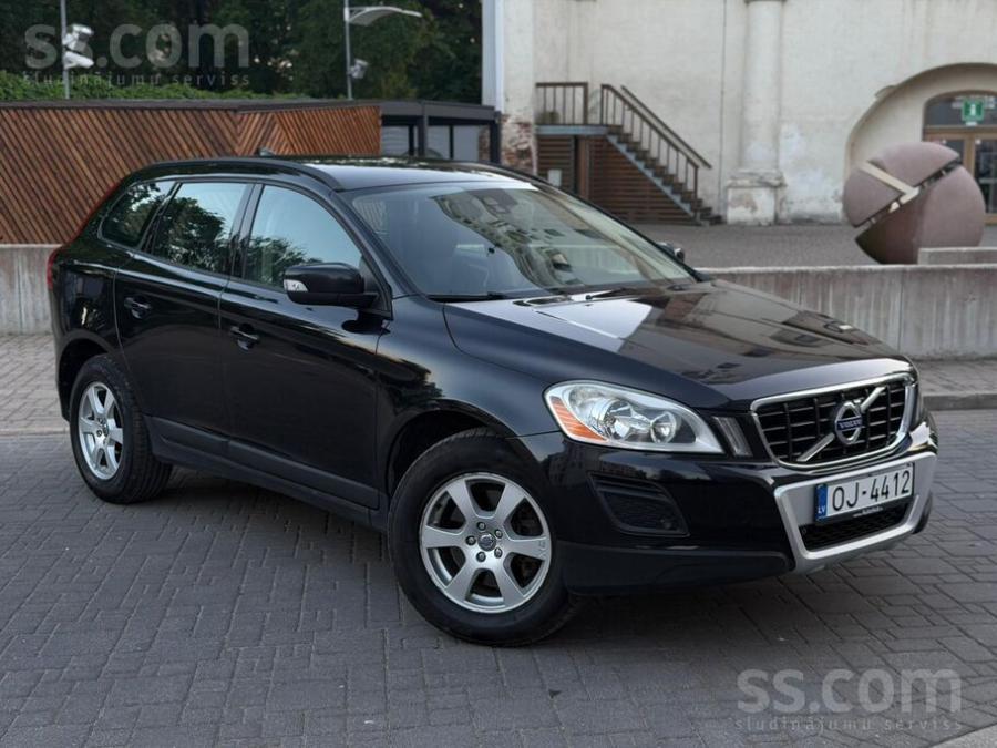 Melns Volvo XC60 2011 Jelgava, ar dzinēja tilpumu 2.00 L un nobraukumu 384 tūkst. km par 5500 €, foto 1 vietnē AUTOMOTO.COM.LV
