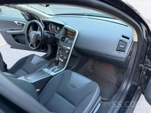 Melns Volvo XC60 2011 Jelgava, ar dzinēja tilpumu 2.00 L un nobraukumu 384 tūkst. km par 5500 €, foto 9 vietnē AUTOMOTO.COM.LV