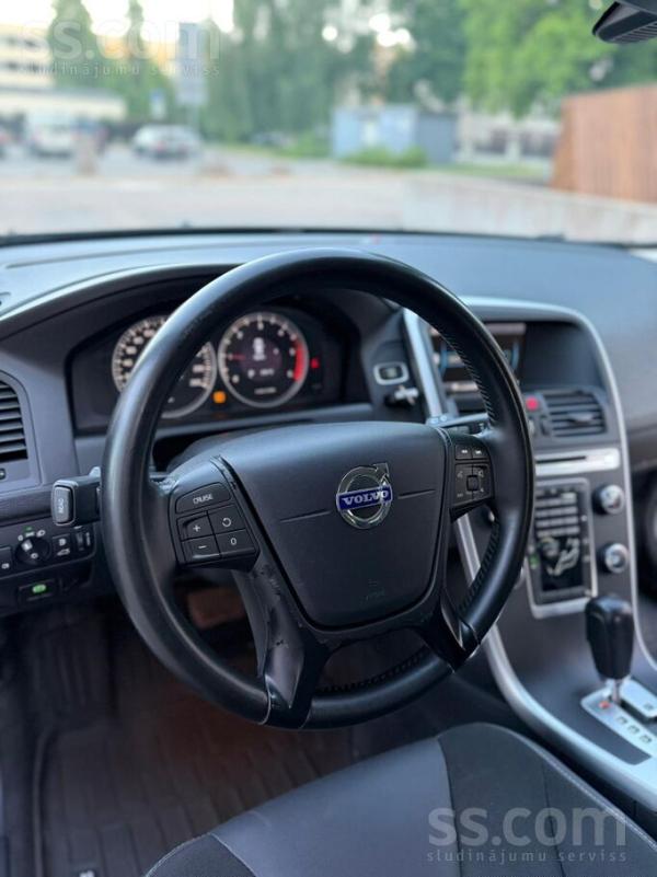 Melns Volvo XC60 2011 Jelgava, ar dzinēja tilpumu 2.00 L un nobraukumu 384 tūkst. km par 5500 €, foto 10 vietnē AUTOMOTO.COM.LV