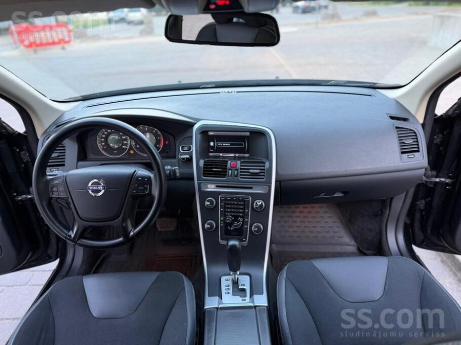 Melns Volvo XC60 2011 Jelgava, ar dzinēja tilpumu 2.00 L un nobraukumu 384 tūkst. km par 5500 €, foto 12 vietnē AUTOMOTO.COM.LV