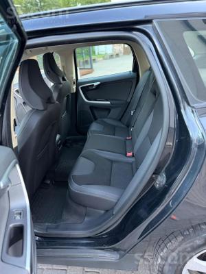 Melns Volvo XC60 2011 Jelgava, ar dzinēja tilpumu 2.00 L un nobraukumu 384 tūkst. km par 5500 €, foto 13 vietnē AUTOMOTO.COM.LV