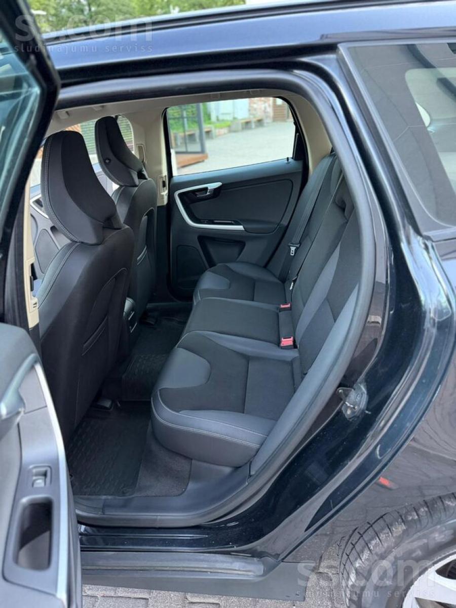 Melns Volvo XC60 2011 Jelgava, ar dzinēja tilpumu 2.00 L un nobraukumu 384 tūkst. km par 5500 €, foto 13 vietnē AUTOMOTO.COM.LV