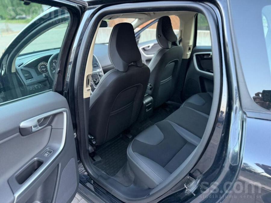 Melns Volvo XC60 2011 Jelgava, ar dzinēja tilpumu 2.00 L un nobraukumu 384 tūkst. km par 5500 €, foto 14 vietnē AUTOMOTO.COM.LV