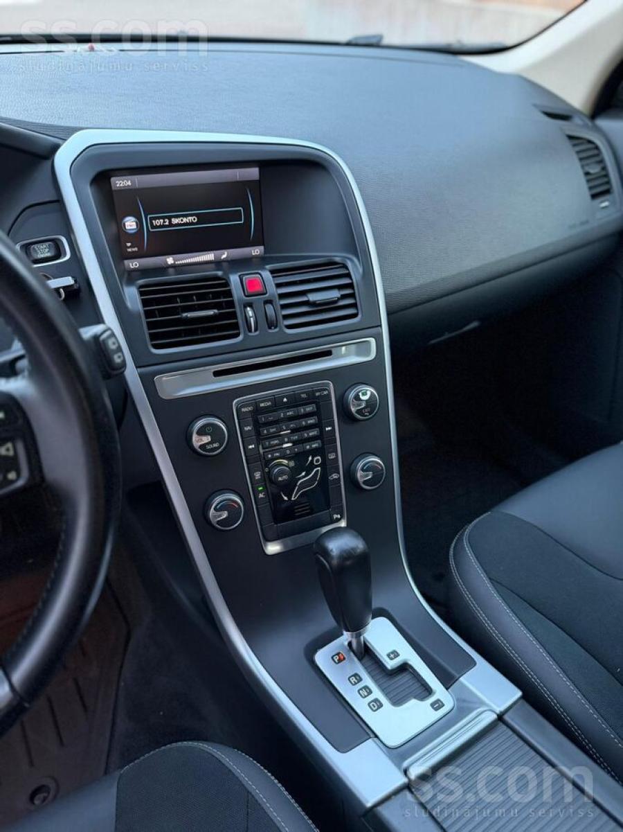 Melns Volvo XC60 2011 Jelgava, ar dzinēja tilpumu 2.00 L un nobraukumu 384 tūkst. km par 5500 €, foto 16 vietnē AUTOMOTO.COM.LV