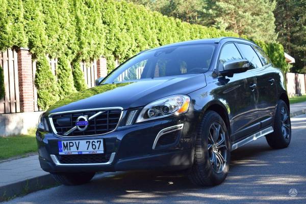 Black Volvo XC60 2011 in Vilnius, with an engine capacity of 2.40 L and mileage of 279 thousand km for 12000 €, photo 3 on AUTOMOTO.COM.LV