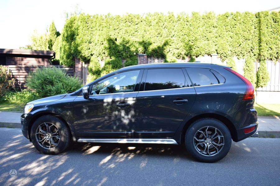 Melns Volvo XC60 2011 Viļņa, ar dzinēja tilpumu 2.40 L un nobraukumu 279 tūkst. km par 12000 €, foto 5 vietnē AUTOMOTO.COM.LV