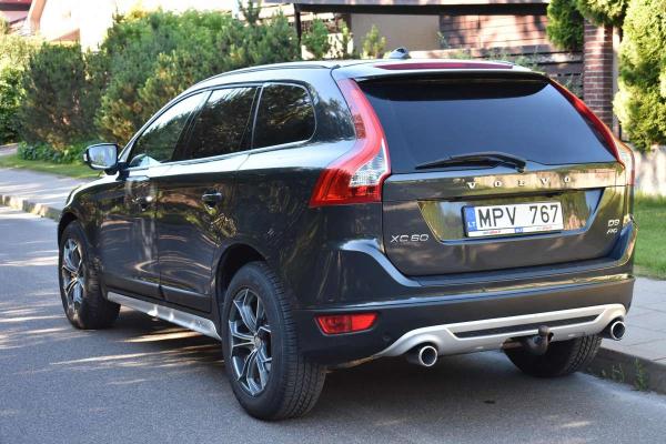Black Volvo XC60 2011 in Vilnius, with an engine capacity of 2.40 L and mileage of 279 thousand km for 12000 €, photo 5 on AUTOMOTO.COM.LV