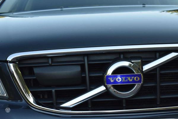 Black Volvo XC60 2011 in Vilnius, with an engine capacity of 2.40 L and mileage of 279 thousand km for 12000 €, photo 9 on AUTOMOTO.COM.LV
