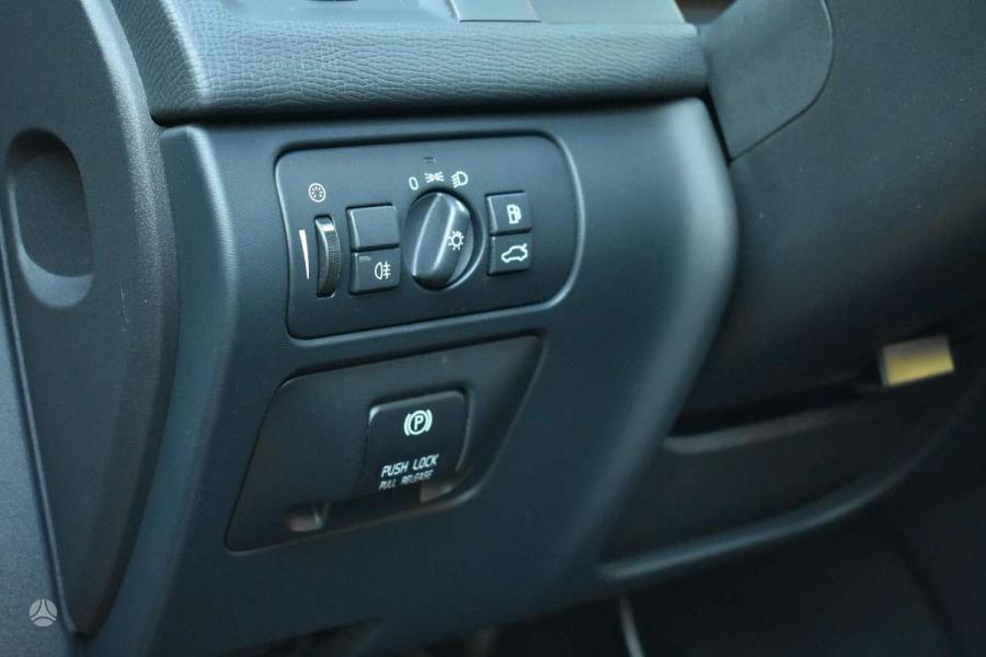Melns Volvo XC60 2011 Viļņa, ar dzinēja tilpumu 2.40 L un nobraukumu 279 tūkst. km par 12000 €, foto 20 vietnē AUTOMOTO.COM.LV