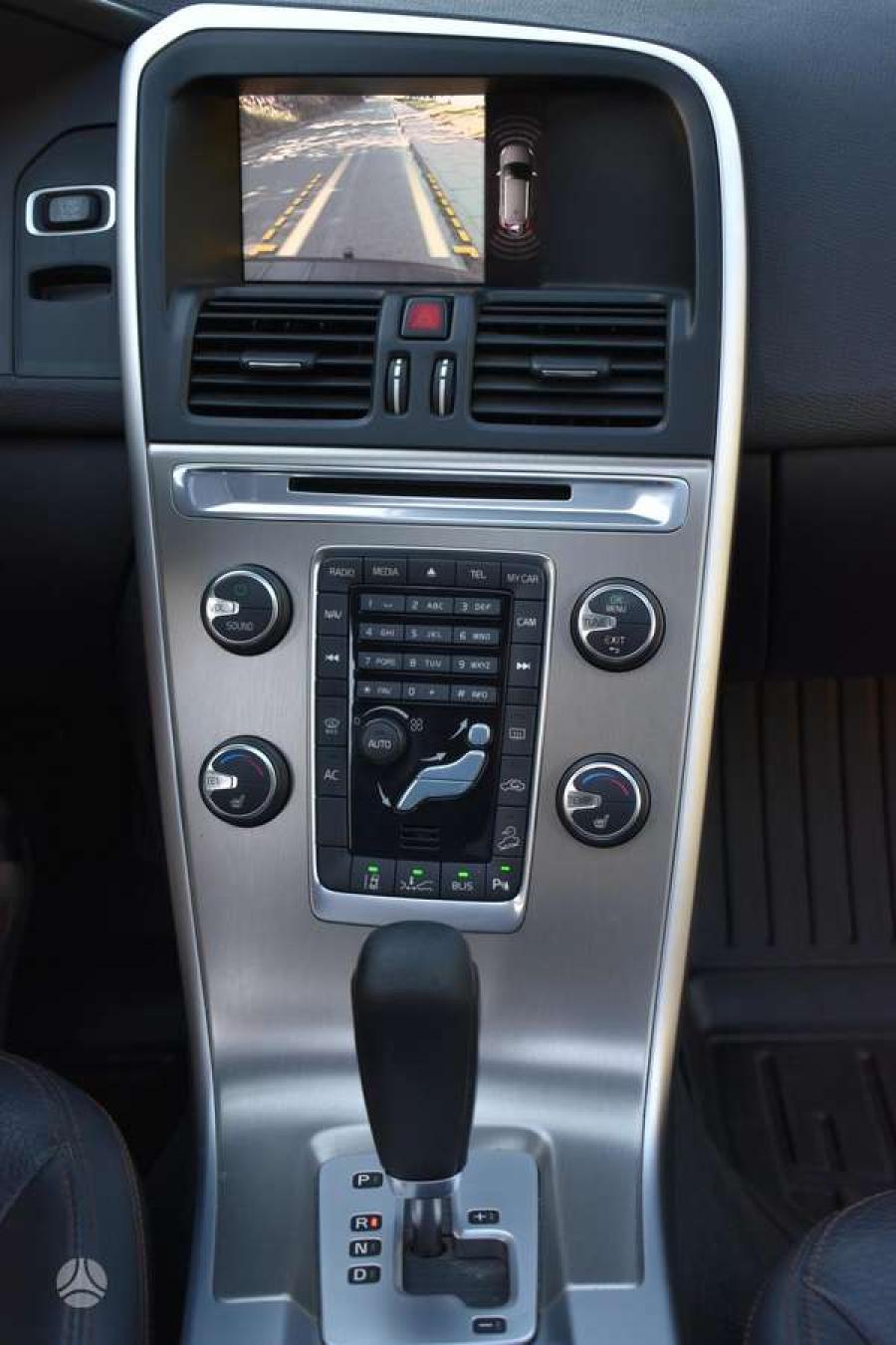 Melns Volvo XC60 2011 Viļņa, ar dzinēja tilpumu 2.40 L un nobraukumu 279 tūkst. km par 12000 €, foto 21 vietnē AUTOMOTO.COM.LV