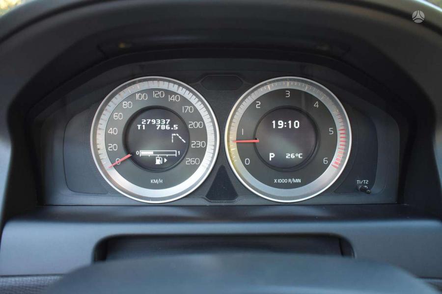 Melns Volvo XC60 2011 Viļņa, ar dzinēja tilpumu 2.40 L un nobraukumu 279 tūkst. km par 12000 €, foto 22 vietnē AUTOMOTO.COM.LV