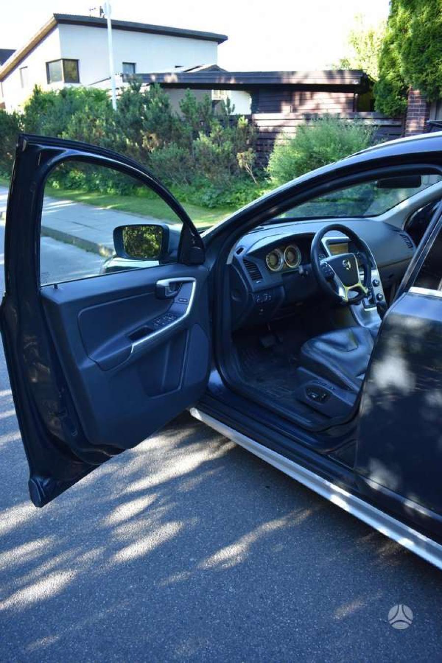 Melns Volvo XC60 2011 Viļņa, ar dzinēja tilpumu 2.40 L un nobraukumu 279 tūkst. km par 12000 €, foto 28 vietnē AUTOMOTO.COM.LV