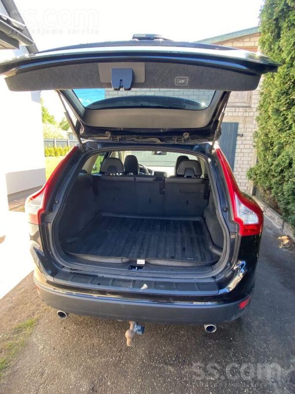 Melns Volvo XC60 2011 Liepāja, ar dzinēja tilpumu 2.40 L un nobraukumu 247 tūkst. km par 7600 €, foto 3 vietnē AUTOMOTO.COM.LV
