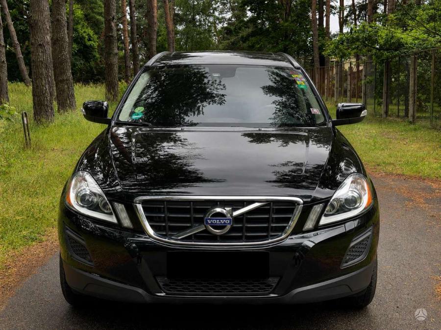 Black Volvo XC60 2011 in Vilnius, with an engine capacity of 1.98 L and mileage of 293 thousand km for 8900 €, photo 4 on AUTOMOTO.COM.LV
