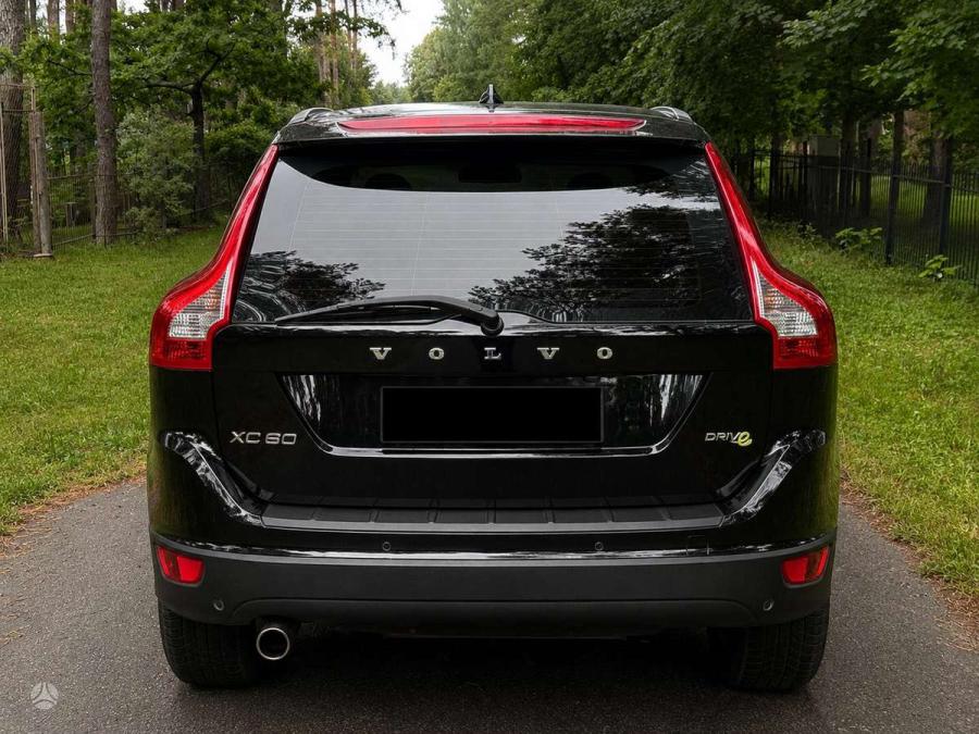 Black Volvo XC60 2011 in Vilnius, with an engine capacity of 1.98 L and mileage of 293 thousand km for 8900 €, photo 9 on AUTOMOTO.COM.LV
