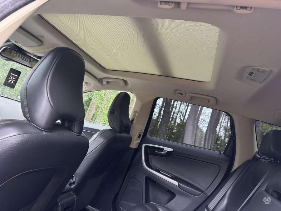 Black Volvo XC60 2011 in Vilnius, with an engine capacity of 1.98 L and mileage of 293 thousand km for 8900 €, photo 16 on AUTOMOTO.COM.LV
