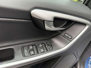 Black Volvo XC60 2011 in Vilnius, with an engine capacity of 1.98 L and mileage of 293 thousand km for 8900 €, photo 19 on AUTOMOTO.COM.LV