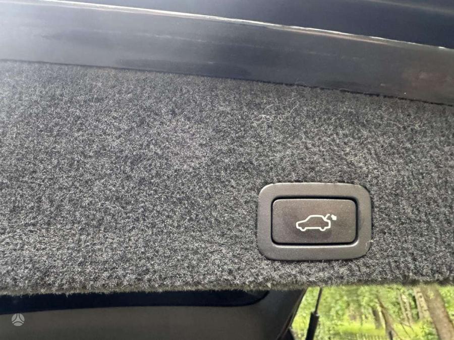 Black Volvo XC60 2011 in Vilnius, with an engine capacity of 1.98 L and mileage of 293 thousand km for 8900 €, photo 23 on AUTOMOTO.COM.LV