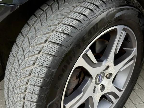 Melns Volvo XC60 2011 Rēzekne, ar dzinēja tilpumu 2.40 L un nobraukumu 267 tūkst. km par 7990 €, foto 9 vietnē AUTOMOTO.COM.LV
