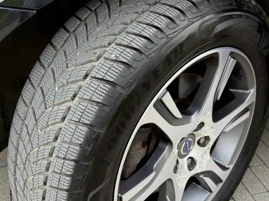 Melns Volvo XC60 2011 Rēzekne, ar dzinēja tilpumu 2.40 L un nobraukumu 267 tūkst. km par 7990 €, foto 10 vietnē AUTOMOTO.COM.LV