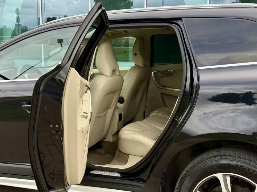 Melns Volvo XC60 2011 Rēzekne, ar dzinēja tilpumu 2.40 L un nobraukumu 267 tūkst. km par 7990 €, foto 13 vietnē AUTOMOTO.COM.LV