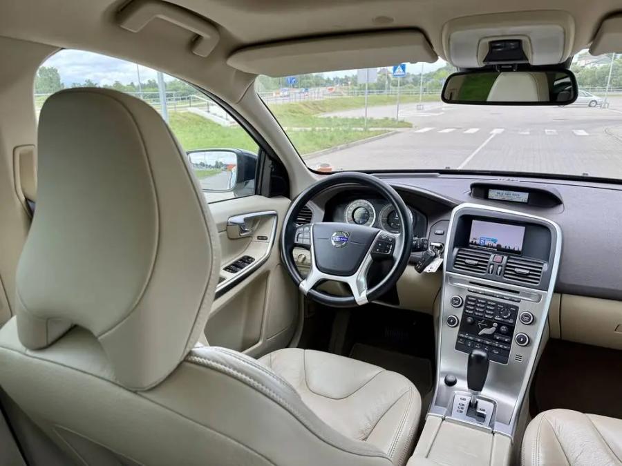 Melns Volvo XC60 2011 Rēzekne, ar dzinēja tilpumu 2.40 L un nobraukumu 267 tūkst. km par 7990 €, foto 17 vietnē AUTOMOTO.COM.LV