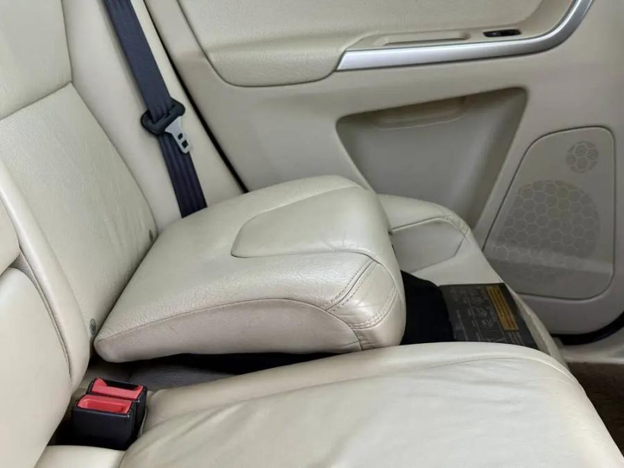 Melns Volvo XC60 2011 Rēzekne, ar dzinēja tilpumu 2.40 L un nobraukumu 267 tūkst. km par 7990 €, foto 25 vietnē AUTOMOTO.COM.LV