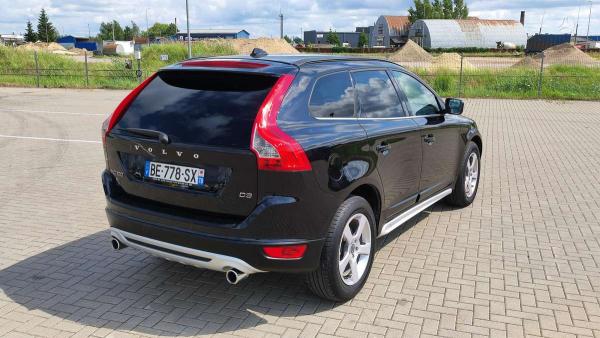 Melns Volvo XC60 2011 Tauragė, ar dzinēja tilpumu 2.00 L un nobraukumu 273 tūkst. km par 8000 €, foto 3 vietnē AUTOMOTO.COM.LV
