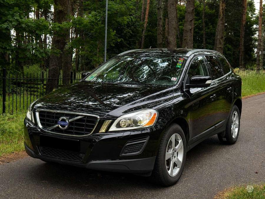 Black Volvo XC60 2011 in Vilnius, with an engine capacity of 1.98 L and mileage of 293 thousand km for 7400 €, photo 3 on AUTOMOTO.COM.LV