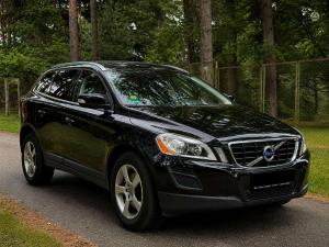 Black Volvo XC60 2011 in Vilnius, with an engine capacity of 1.98 L and mileage of 293 thousand km for 7400 €, photo 6 on AUTOMOTO.COM.LV