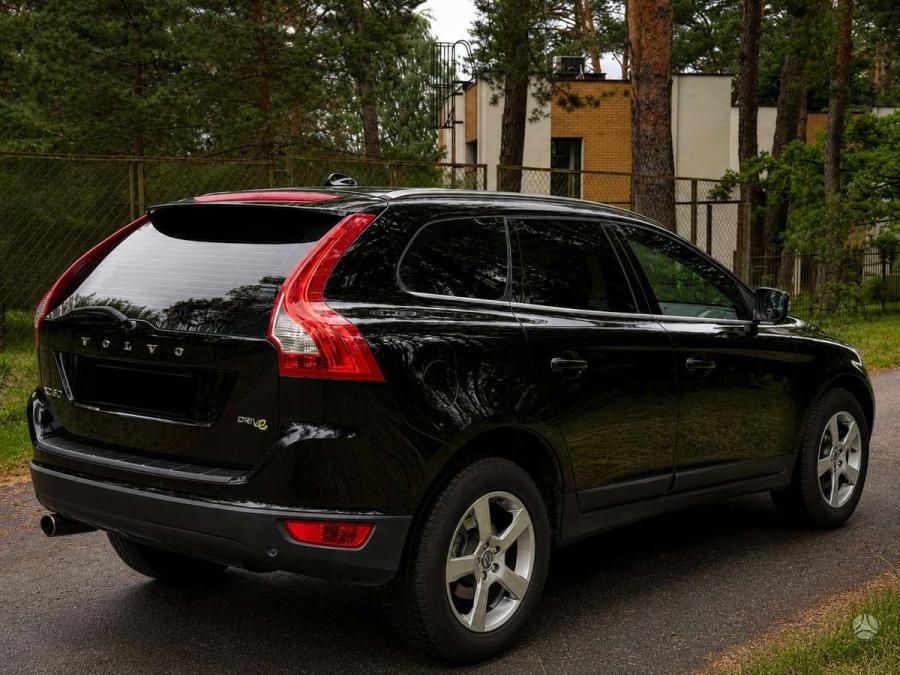Black Volvo XC60 2011 in Vilnius, with an engine capacity of 1.98 L and mileage of 293 thousand km for 7400 €, photo 7 on AUTOMOTO.COM.LV