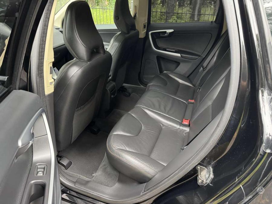 Black Volvo XC60 2011 in Vilnius, with an engine capacity of 1.98 L and mileage of 293 thousand km for 7400 €, photo 12 on AUTOMOTO.COM.LV