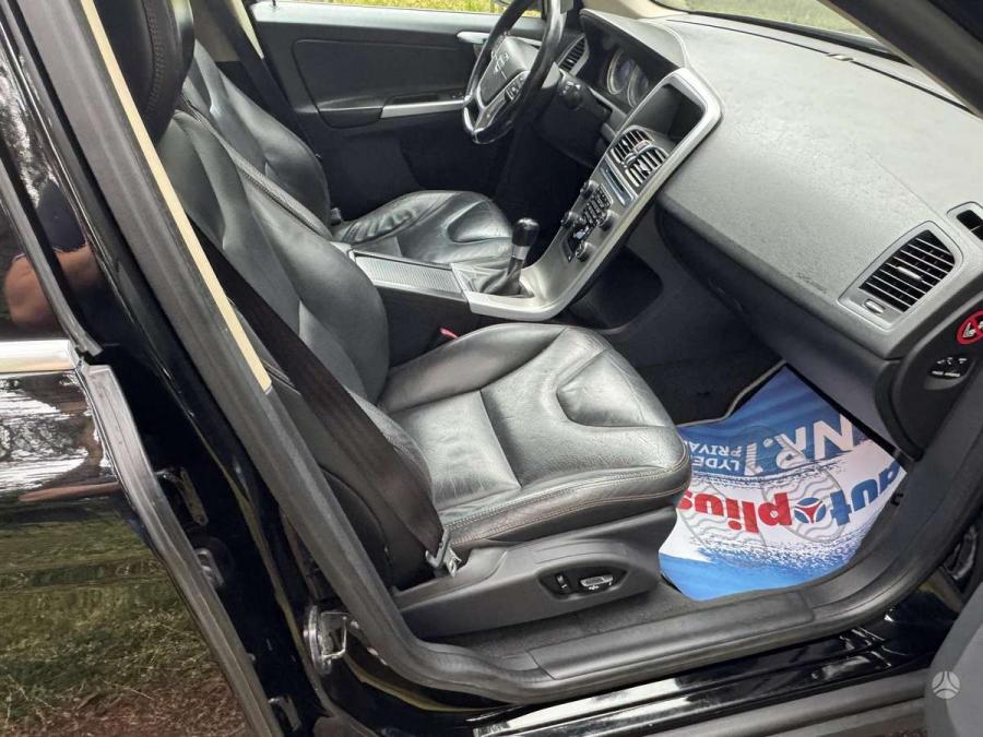 Black Volvo XC60 2011 in Vilnius, with an engine capacity of 1.98 L and mileage of 293 thousand km for 7400 €, photo 14 on AUTOMOTO.COM.LV