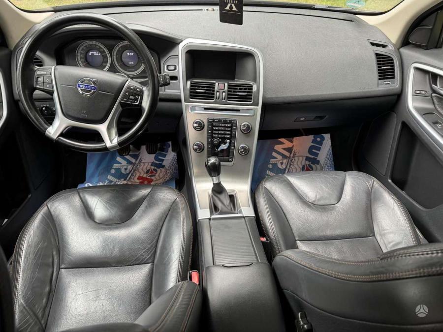 Black Volvo XC60 2011 in Vilnius, with an engine capacity of 1.98 L and mileage of 293 thousand km for 7400 €, photo 15 on AUTOMOTO.COM.LV