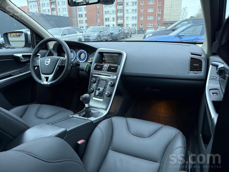 Melns Volvo XC60 2011 Jelgava, ar dzinēja tilpumu 2.00 L un nobraukumu 0 tūkst. km par 8000 €, foto 9 vietnē AUTOMOTO.COM.LV